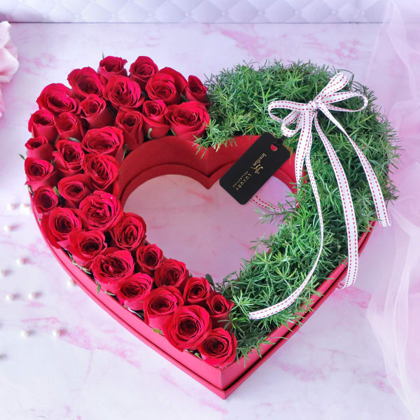 Budding Romance: Order Anniversary Flowers Online | Interflora India