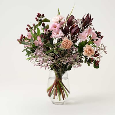 Blooming Hug: Order Flowers Online | Interflora India | ID1382923