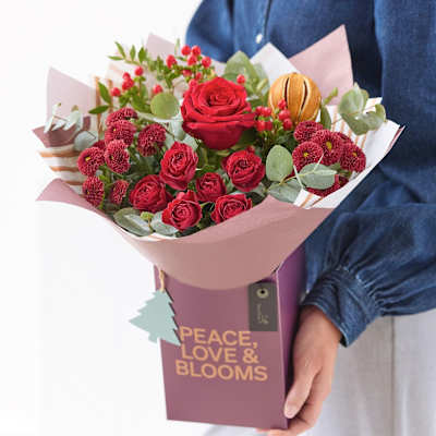 Classic Christmas Gift Box: Order Flowers Online | Interflora India ...