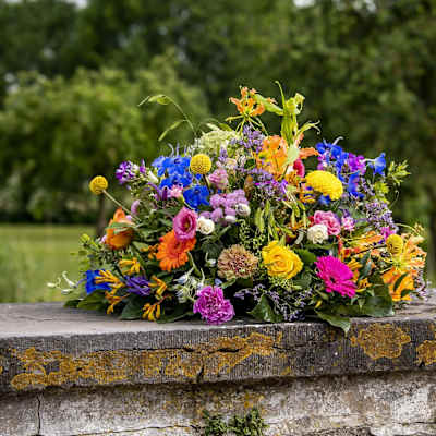 Funeral spray arrangement: Order Flowers Online | Interflora India ...