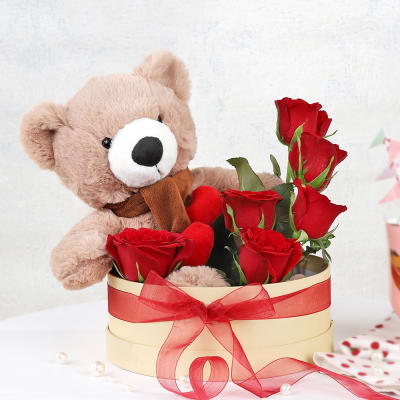 Love Romance Classic Box: Order Flowers Online | Interflora India ...