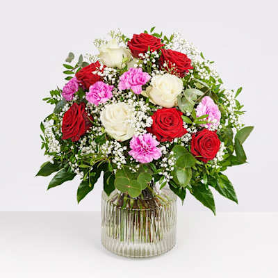 Lovely Compliment: Order Flowers Online | Interflora India | ID1375578