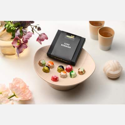 Luxury chocolates in gift box: Order Flowers Online | Interflora India ...