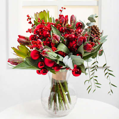 Shining Red Christmas Bouquet: Order Flowers Online | Interflora India ...
