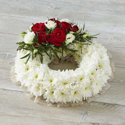 Traditional Red Wreath: Order Flowers Online | Interflora India | ID1359888