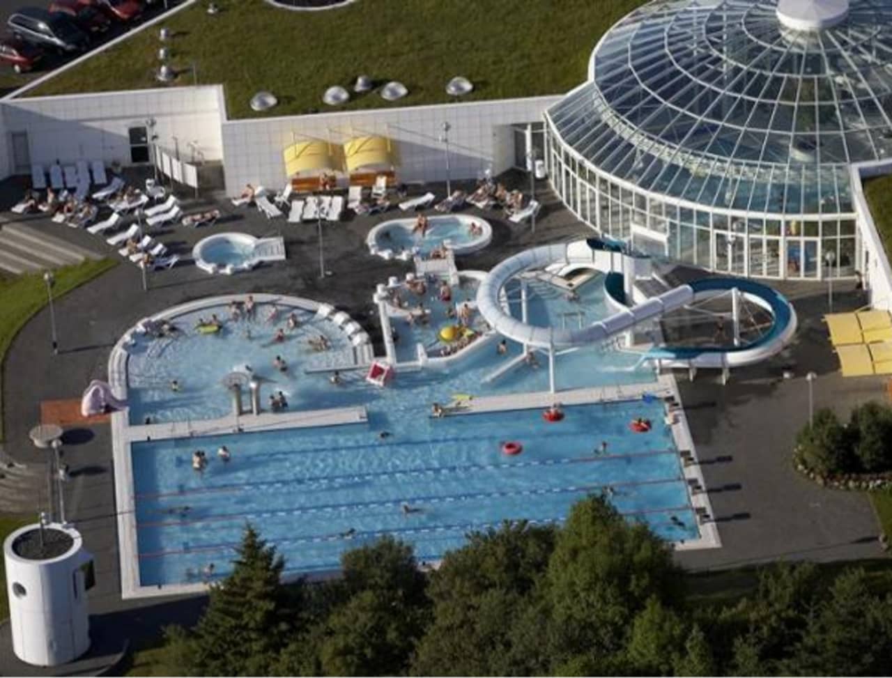 Árbæjarlaug Swimming Pool | Ferdalag.is