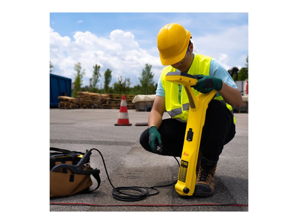 Leica DT100 - Cable and Pipe Precision Locator, LCD Screen, Flexible ...