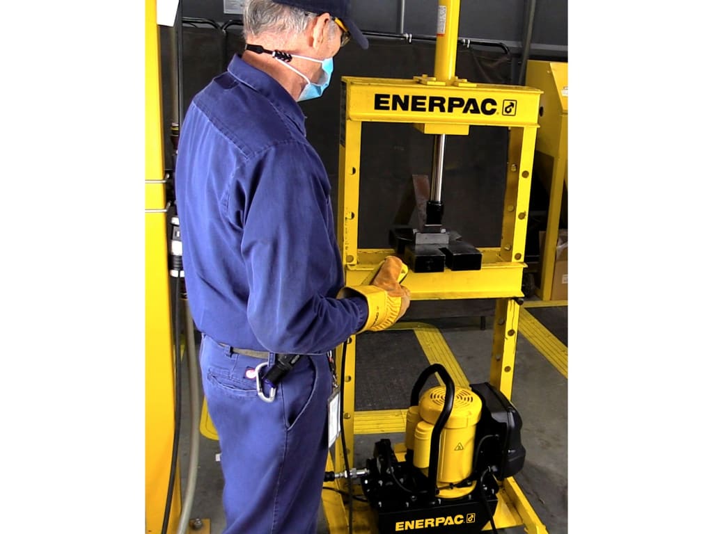 Enerpac ZE2208PE - Electric Hydraulic Pump, 3/2 Manual Valve w/ Pendant ...