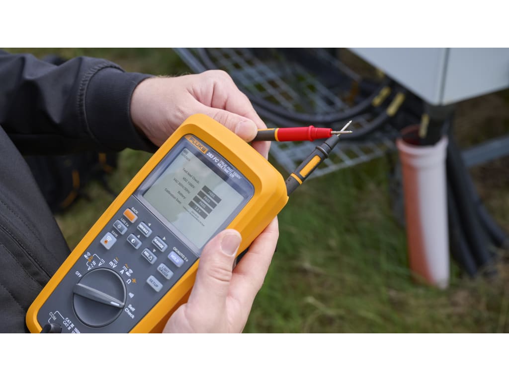 Fluke 283FC - CAT III 1500 V TRMS Wireless Multimeter | TEquipment