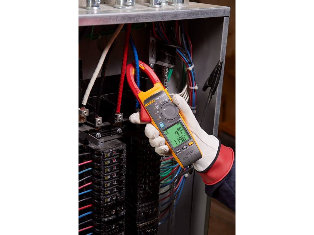 Fluke 378 FC - Non-Contact Voltage True-RMS AC/DC Clamp Meter with ...