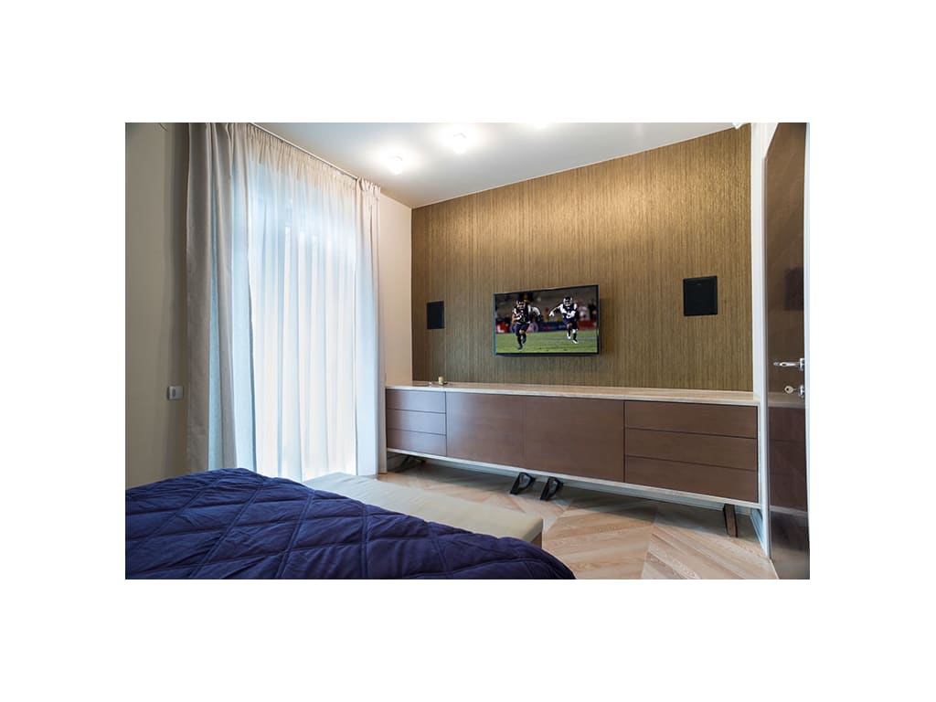 Premier Mounts AM65 - Low Profile Swingout Mount for Flat-Panels ...