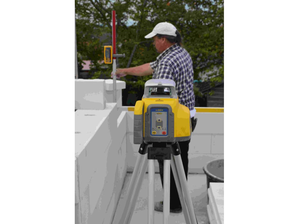 Spectra Precision LL300S-BCC Laser Level with Rechargeable Batteries ...