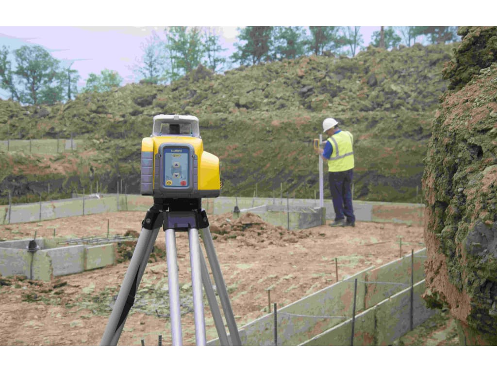Spectra Precision LL300S-BCC Laser Level with Rechargeable Batteries ...