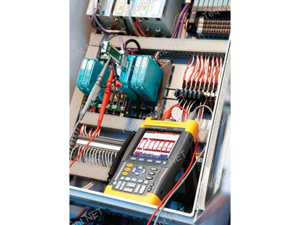 Fluke 225C/003 Color ScopeMeter (200 MHz, 2.5 GS/s) with Bus Health ...