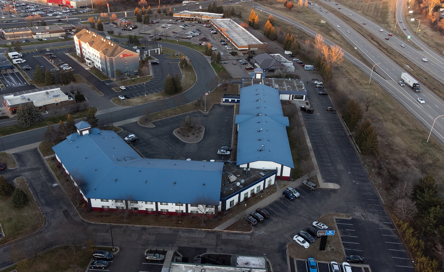Blue Way Inn & Suites Eagan - Jasper Rooms