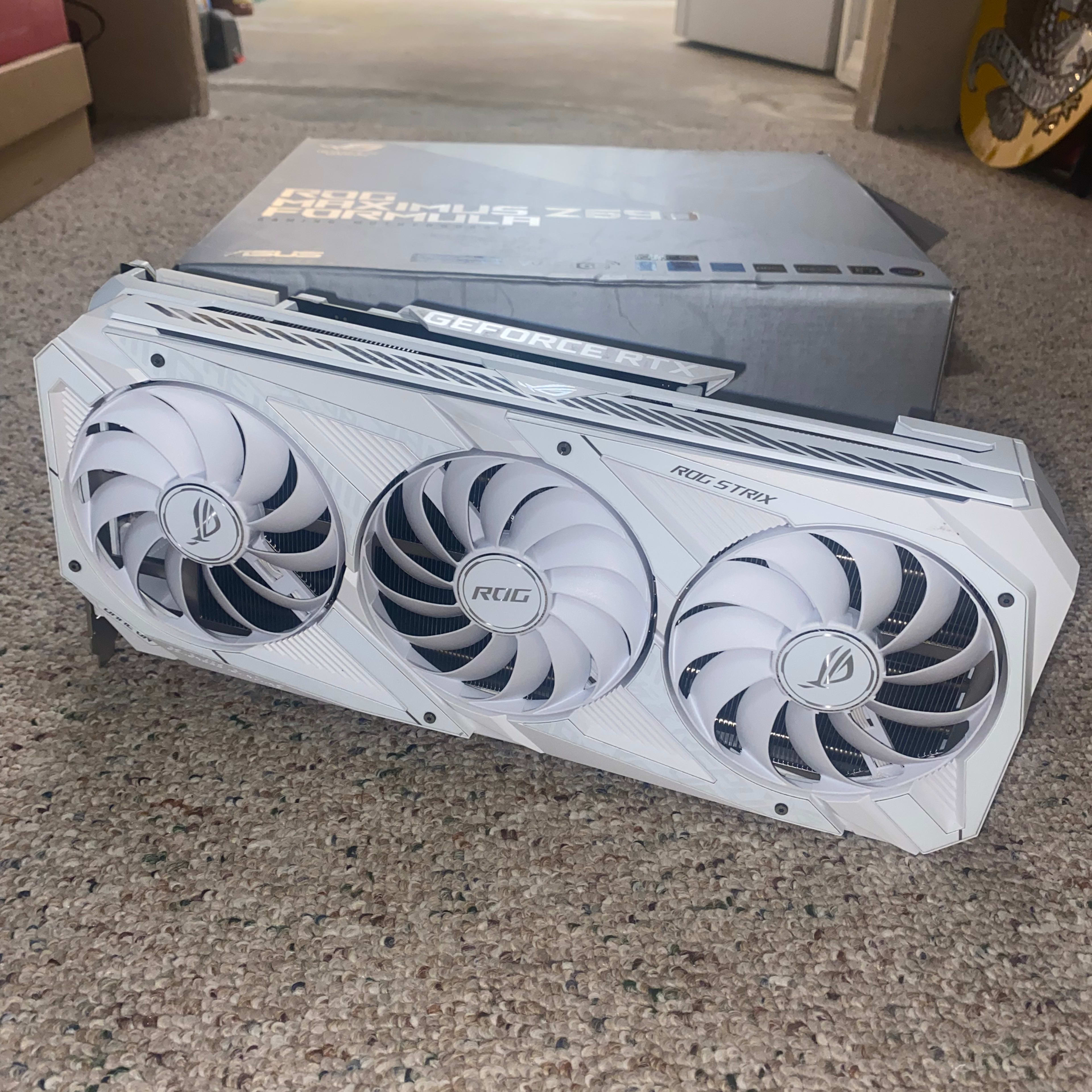 ASUS ROG STRIX RTX3090 24gb WHITE OC GPU | Jawa ASUS ROG STRIX RTX3090 24gb WHITE OC GPU | Jawa