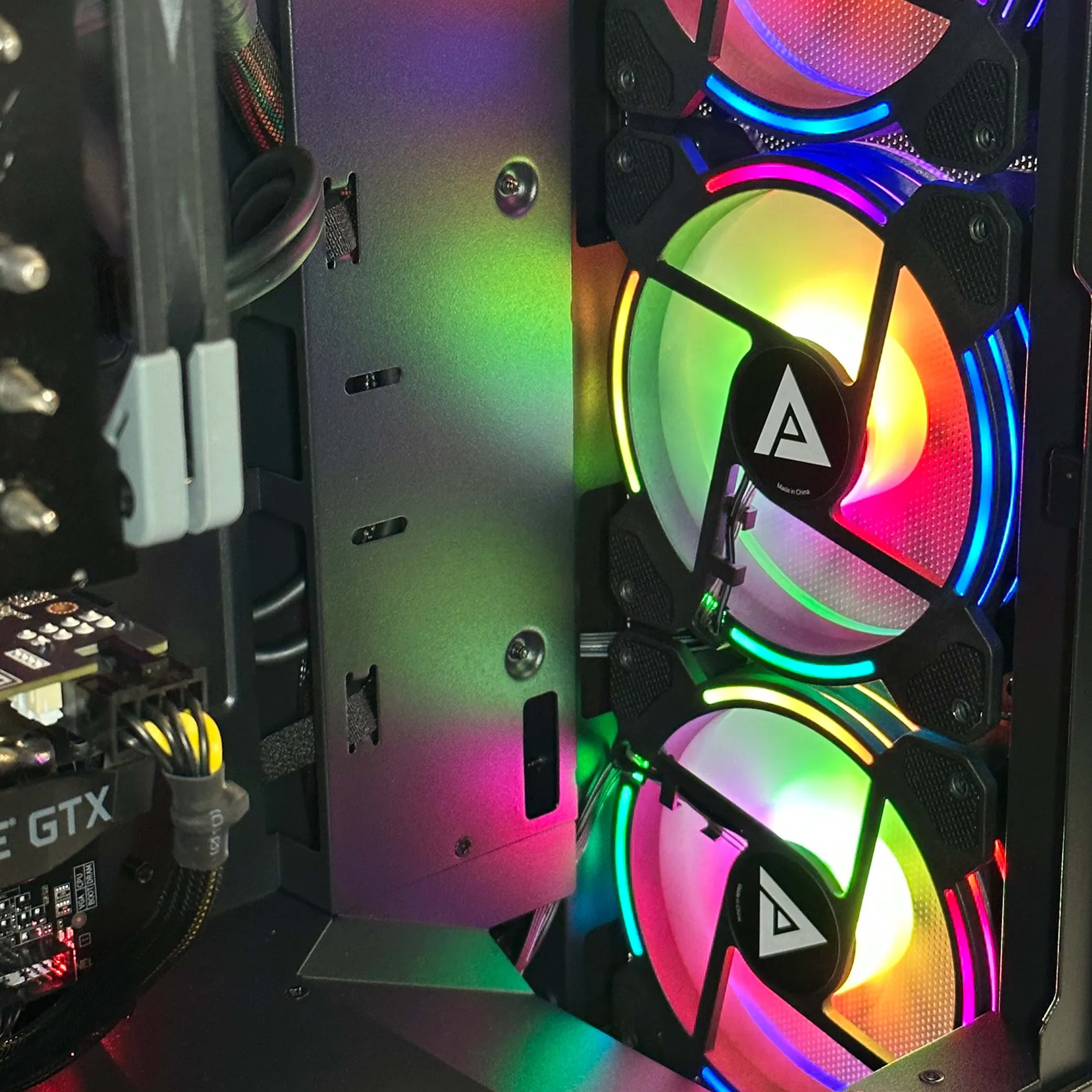 GTX 1660 Super | Intel i5 8600k | 16GB RAM | 1TB SSD GTX 1660 Super | Intel i5 8600k | 16GB RAM | 1TB SSD