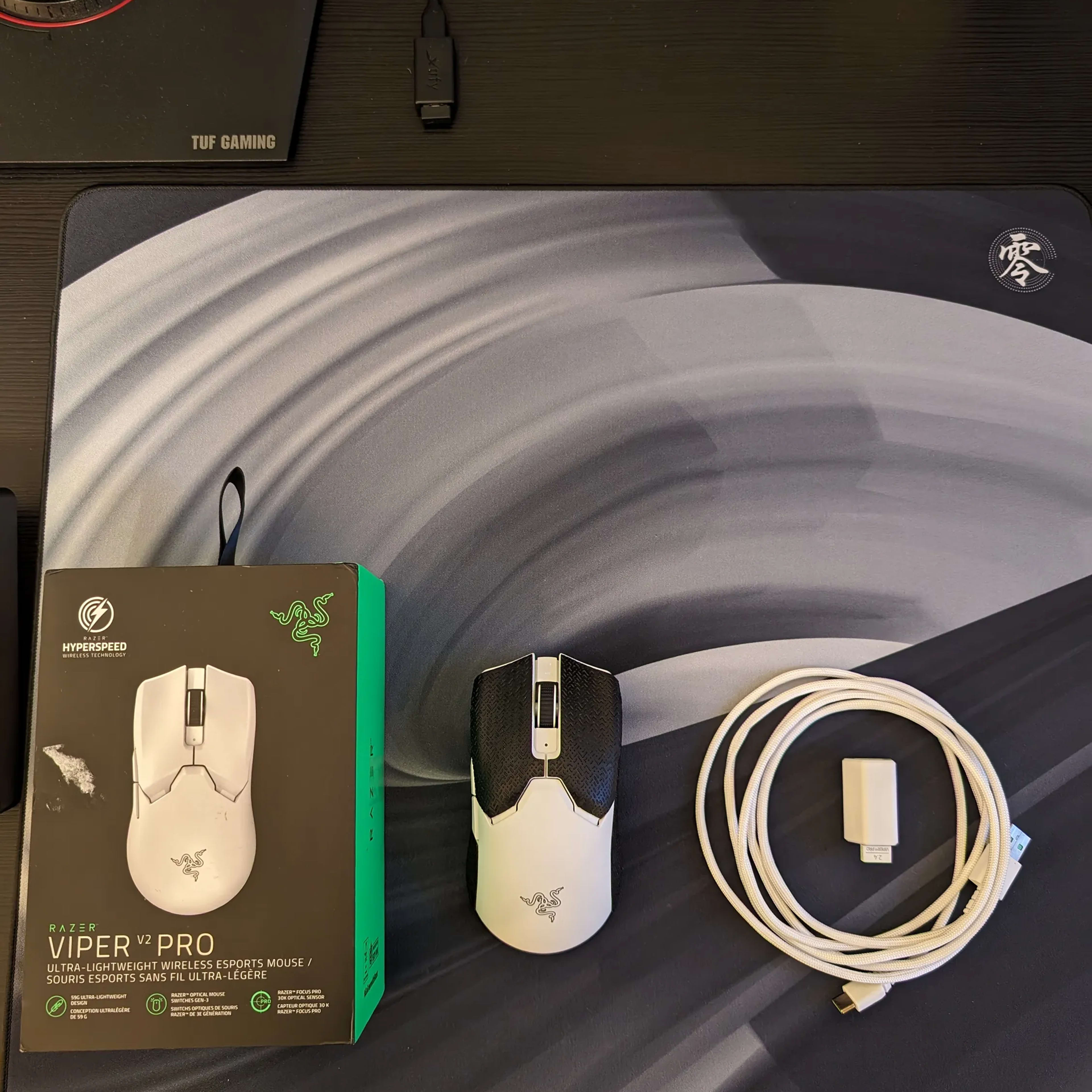 Razer Viper V2 Pro Wireless - White with Upgraded Skates | Jawa Razer Viper V2 Pro Wireless - White with Upgraded Skates | Jawa