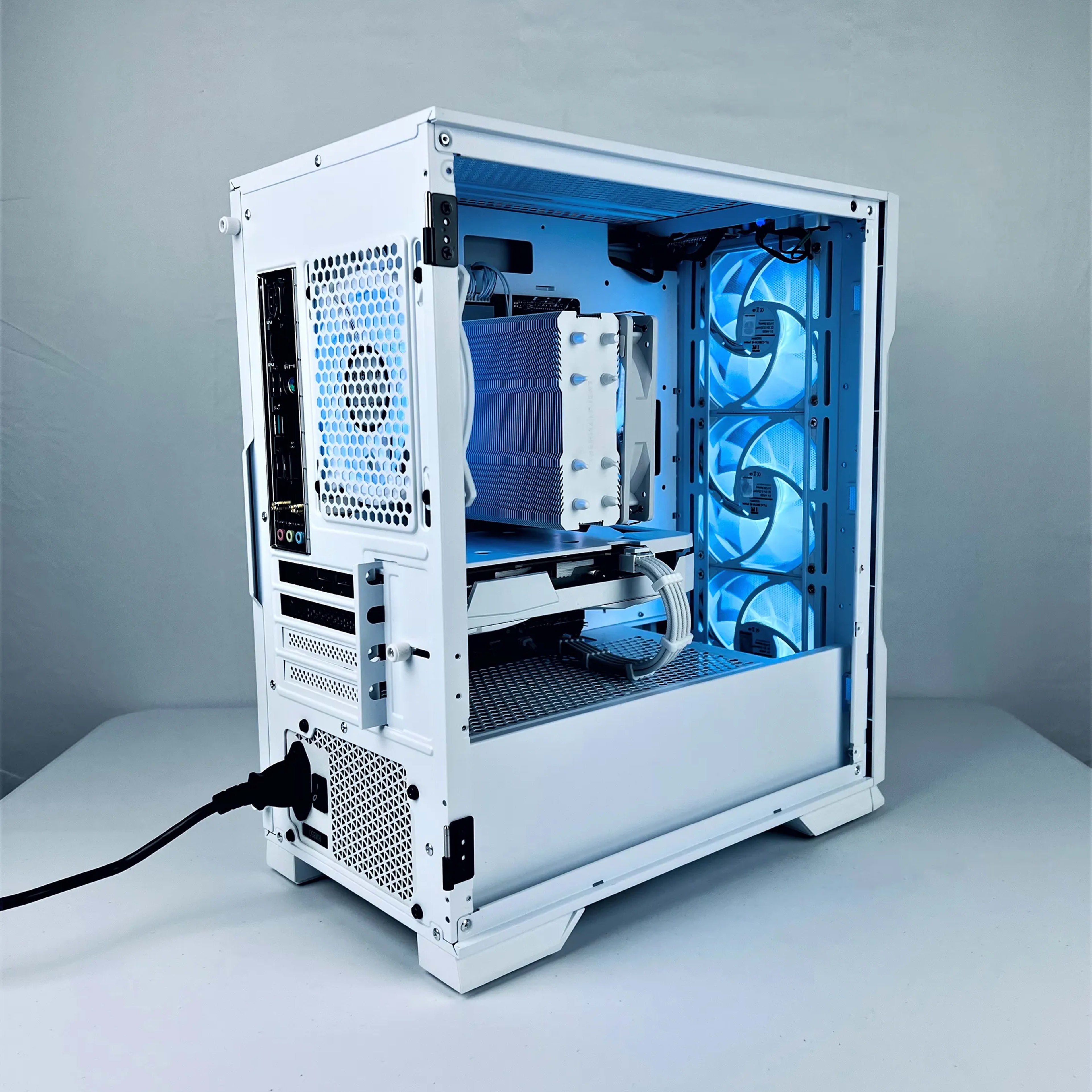 Intel i5-12400 | RTX 3060 | White Theme Mid-range Gaming PC Intel i5-12400 | RTX 3060 | White Theme Mid-range Gaming PC