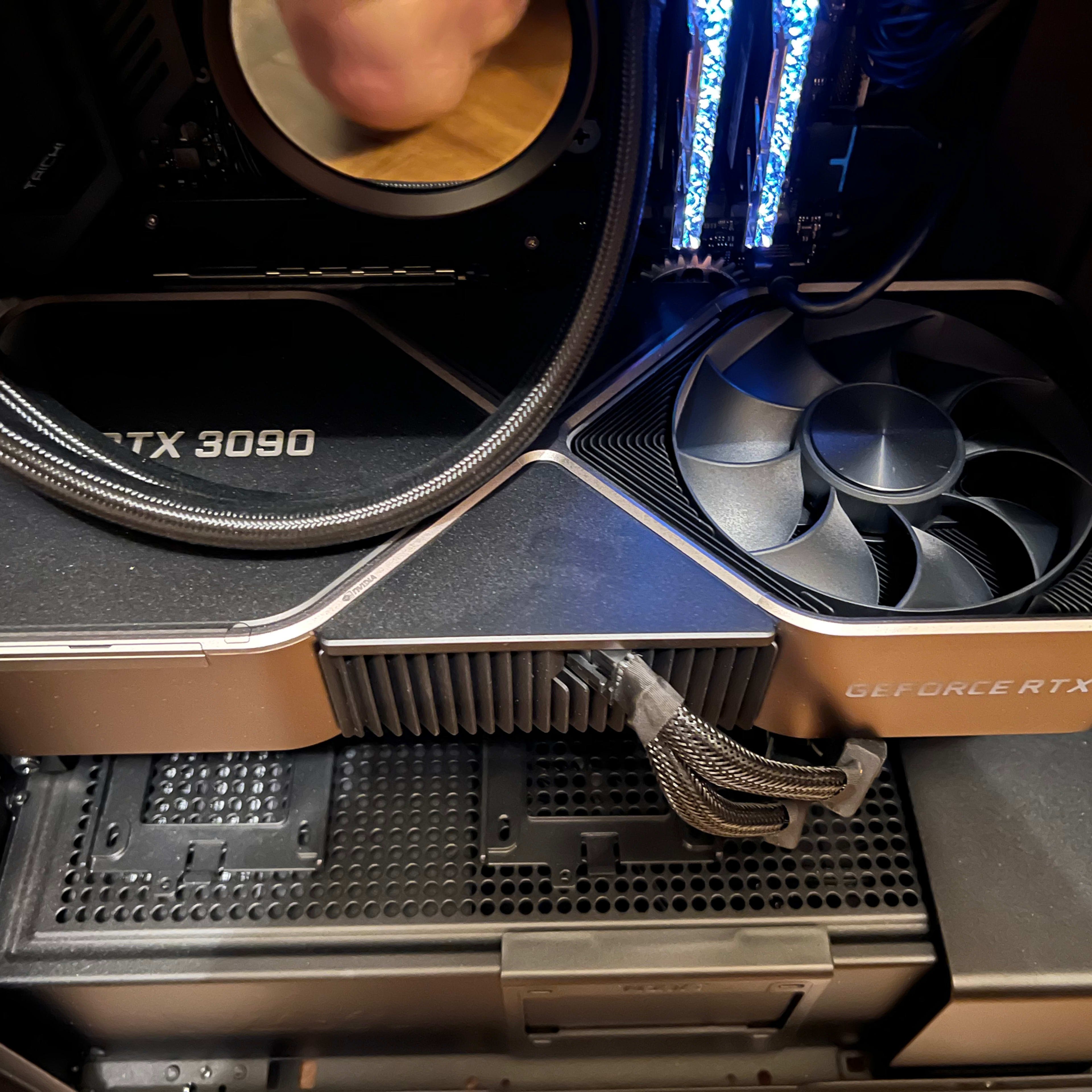NVIDIA RTX 3090 FOUNDERS EDITION | Jawa