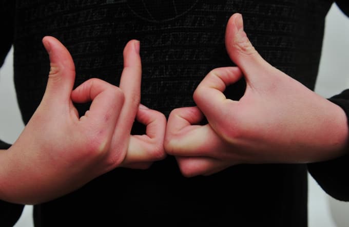 Bloods Gang Signs