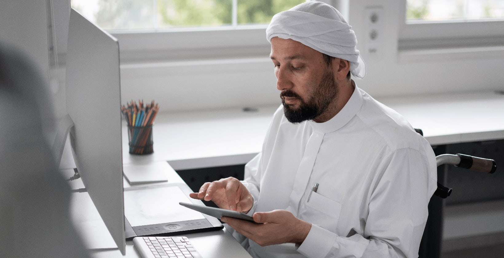 Reduce distractions for FM by integrating CMMS with HqO | JLLT