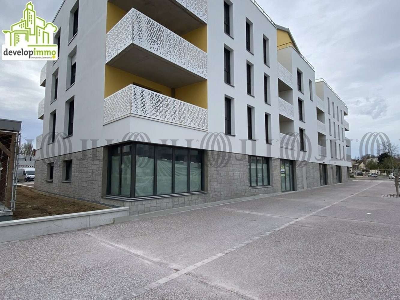 commerces à vendre - 14610 Basse-Normandie EPRON (DIBLGMI0041) | JLL France