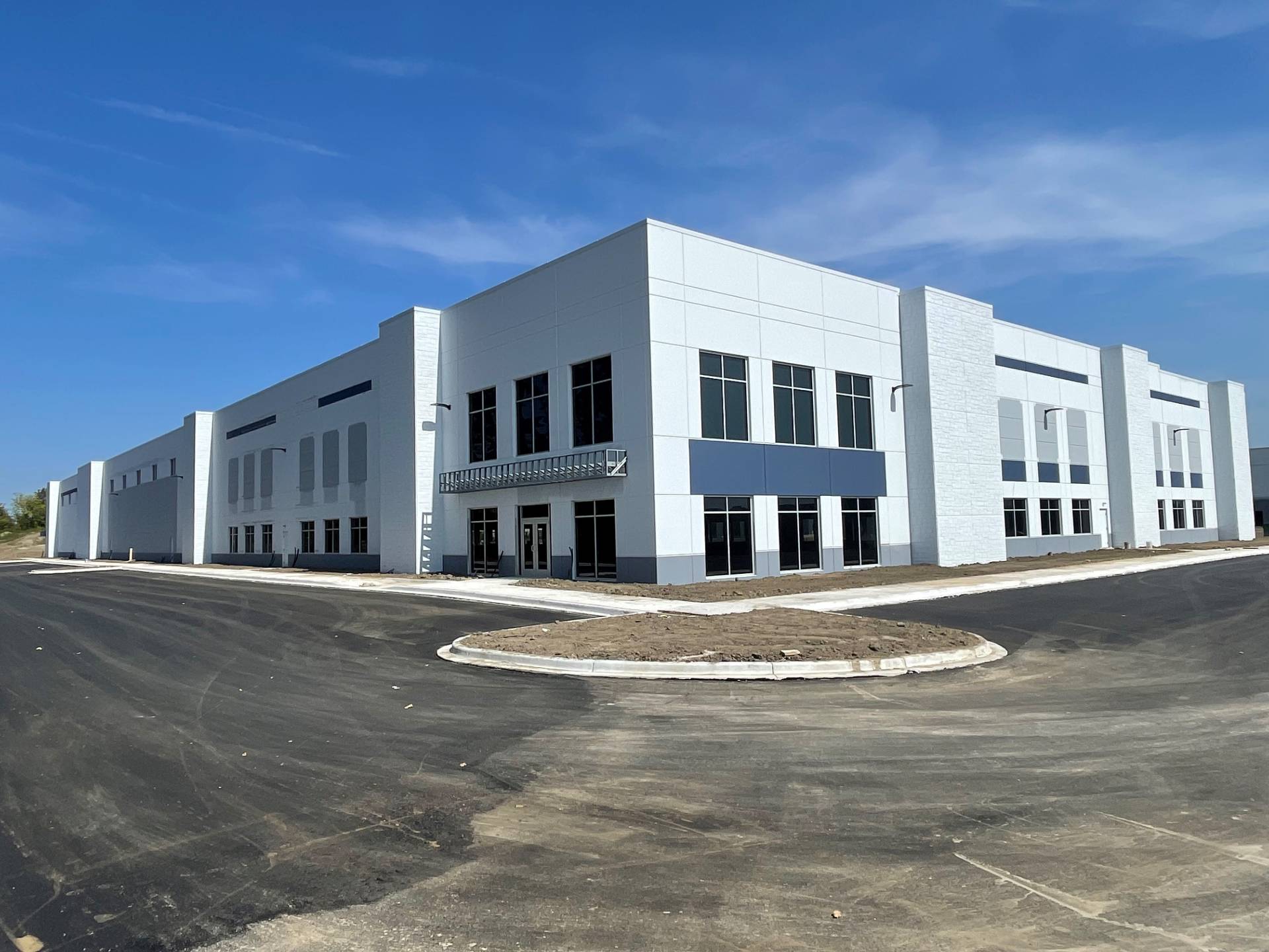 Airport Corporate Center - Building A, 33100 Smith Rd | JLL Properties - US