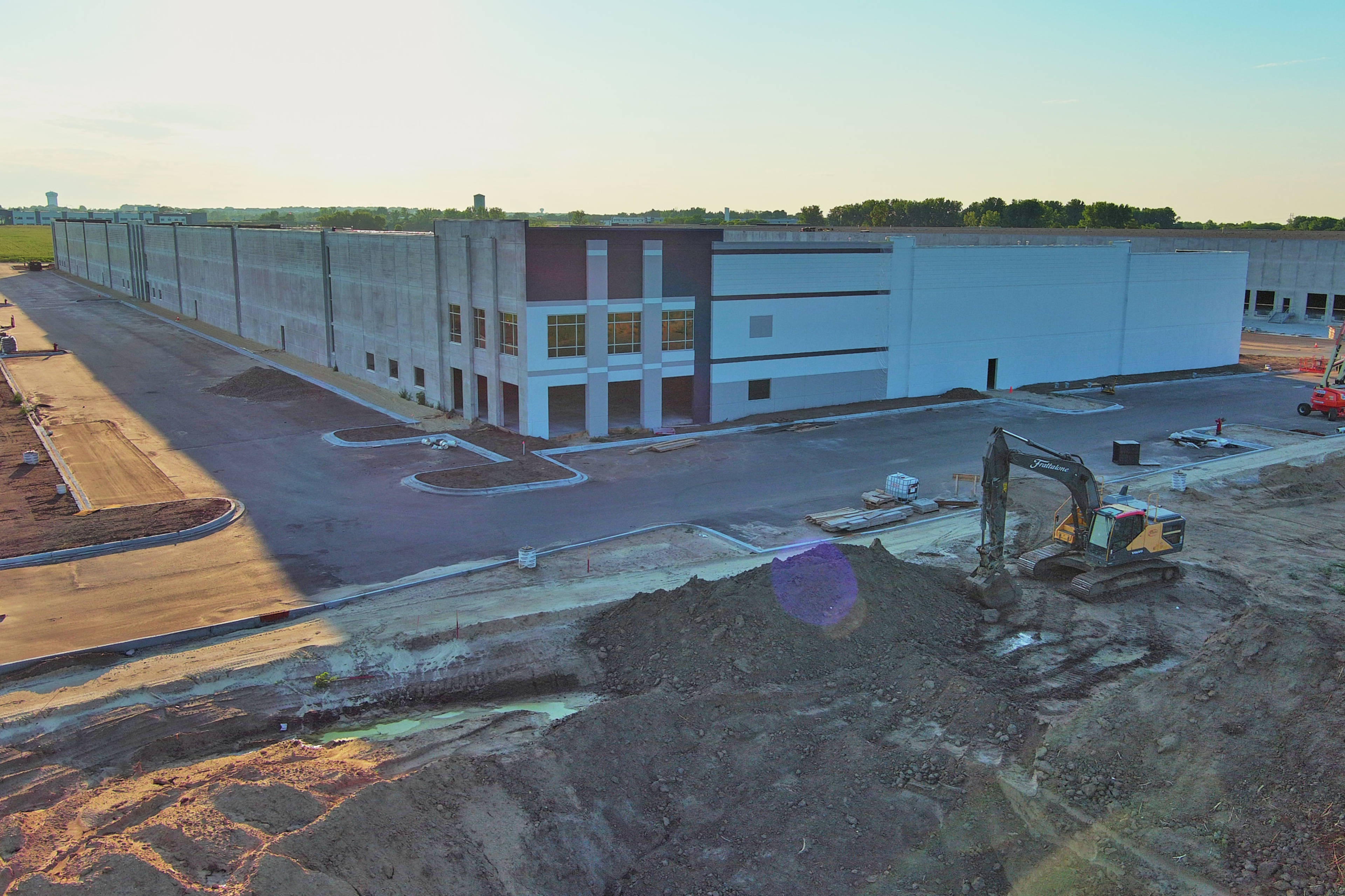 Royal Gateway Commerce Center A, 1122X Hudson Rd | JLL Properties - US