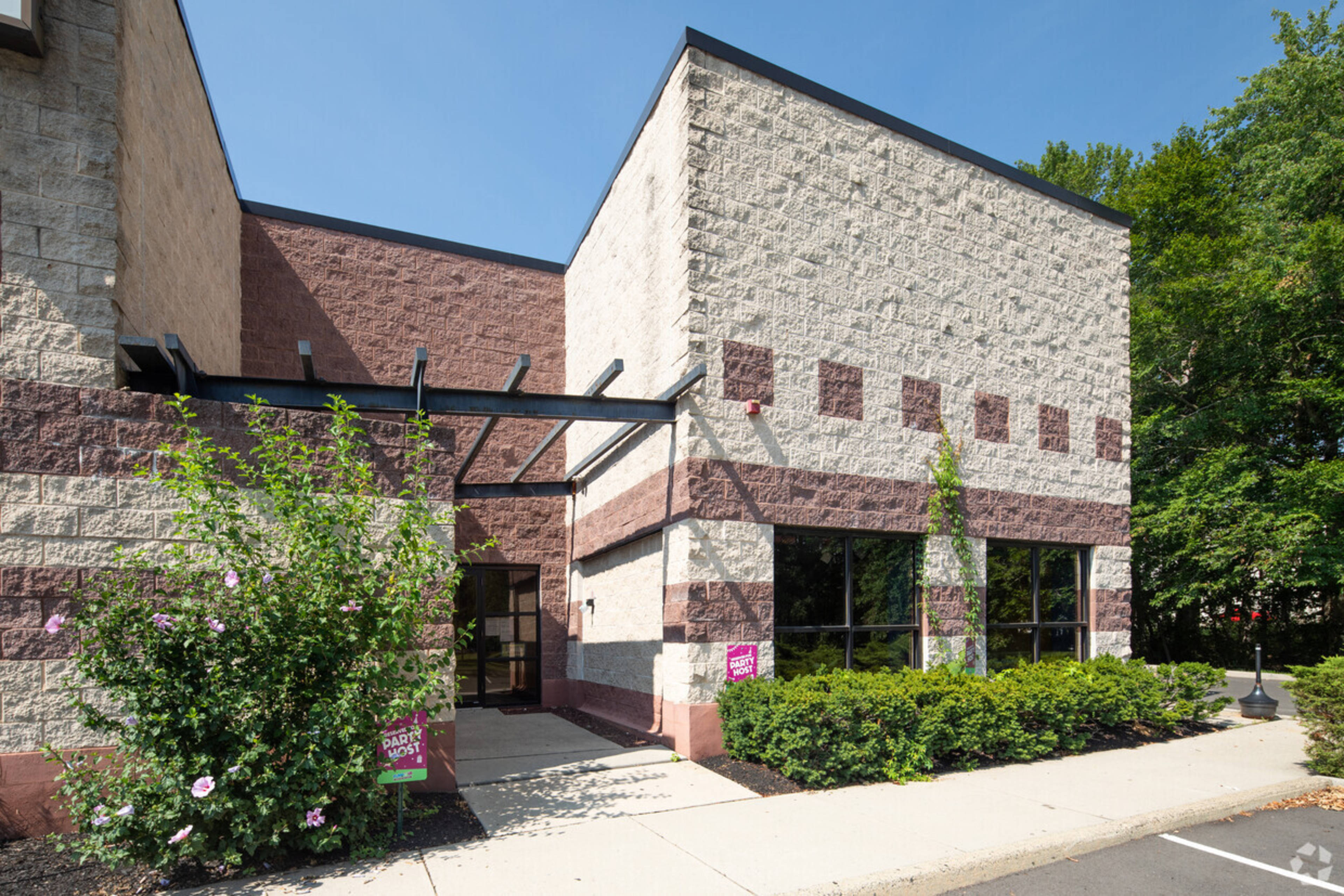 Gateway Business Center, 8 Commerce Way | JLL Properties - US