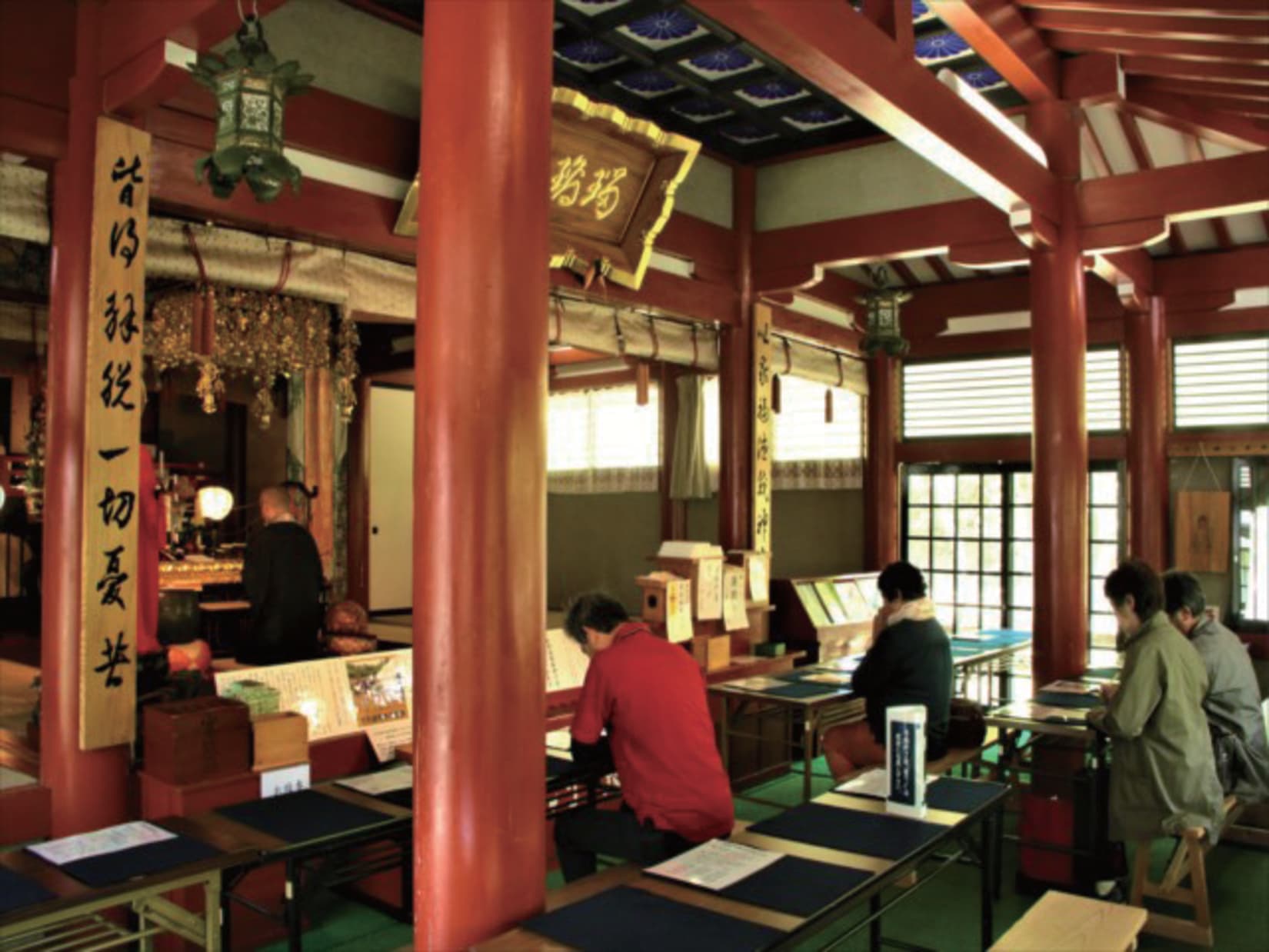 Sutra Copying and Tracing Images of Buddha | National Parks of Japan