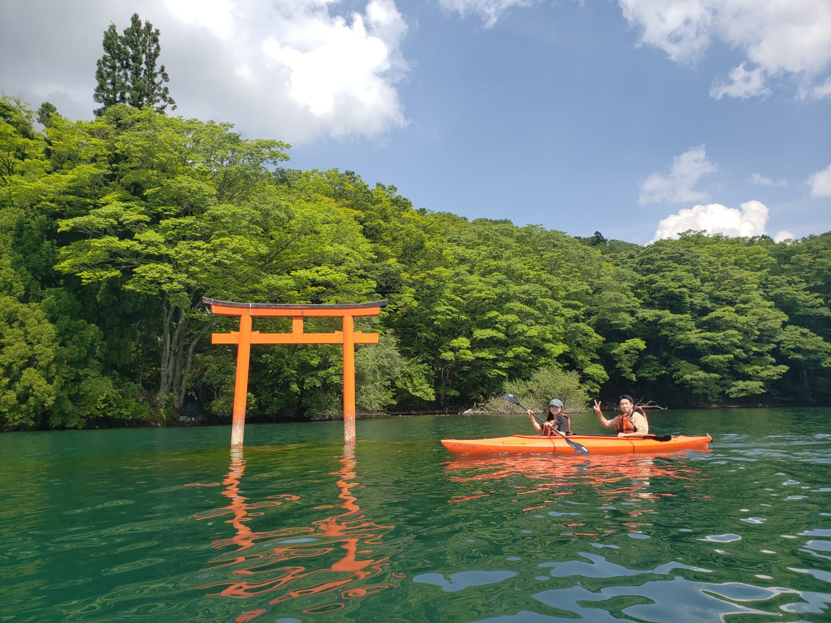 Kayaking on Lake Ashinoko | National Parks of Japan