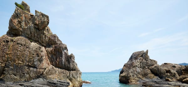 Enjoy the Nanki Kumano Geopark comprising of various rare landforms