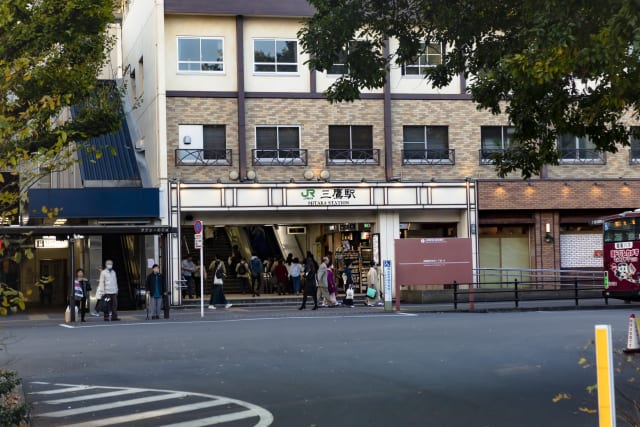 Stations apart, worlds apart – Introducing West Tokyo! Explore the many ...