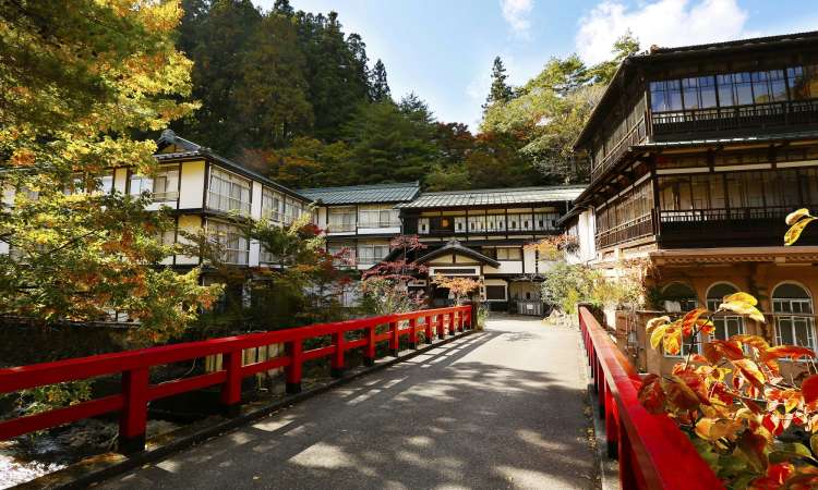 ชมใบไม้แดง เมืองแห่งสายน้ำ ที่ชิมะอนเซ็น