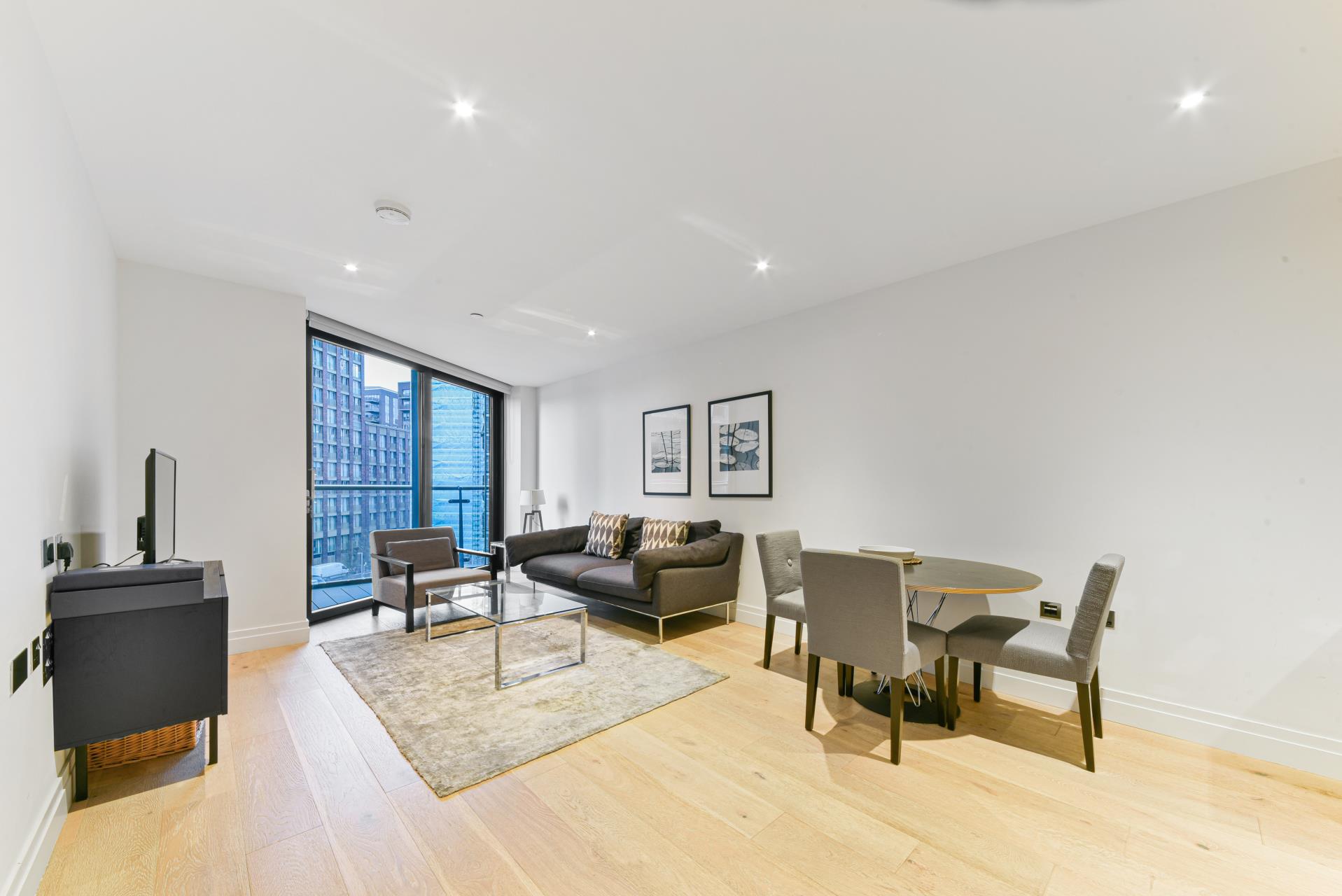 Three Riverlight Quay 2315893 | JOHNS&CO