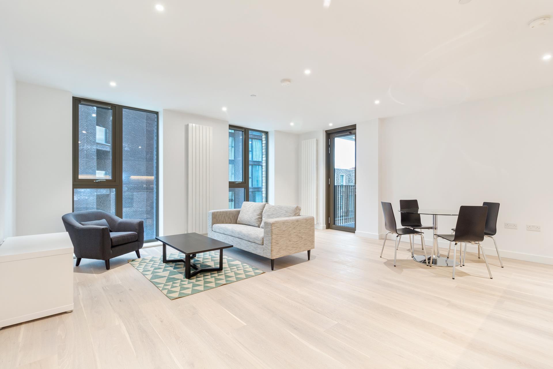 Commodore House 2400572 | JOHNS&CO