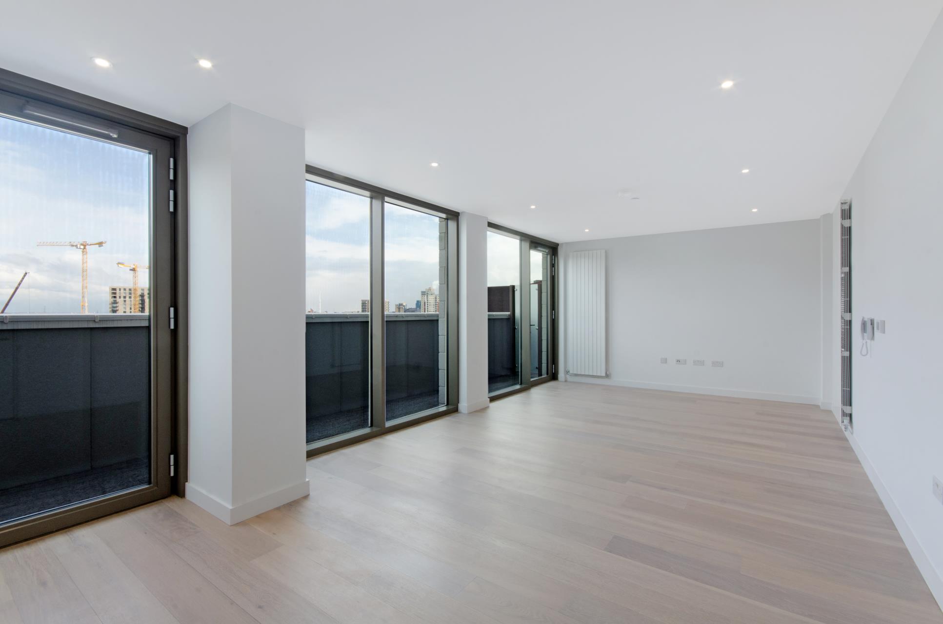 Commodore House 2400577 | JOHNS&CO