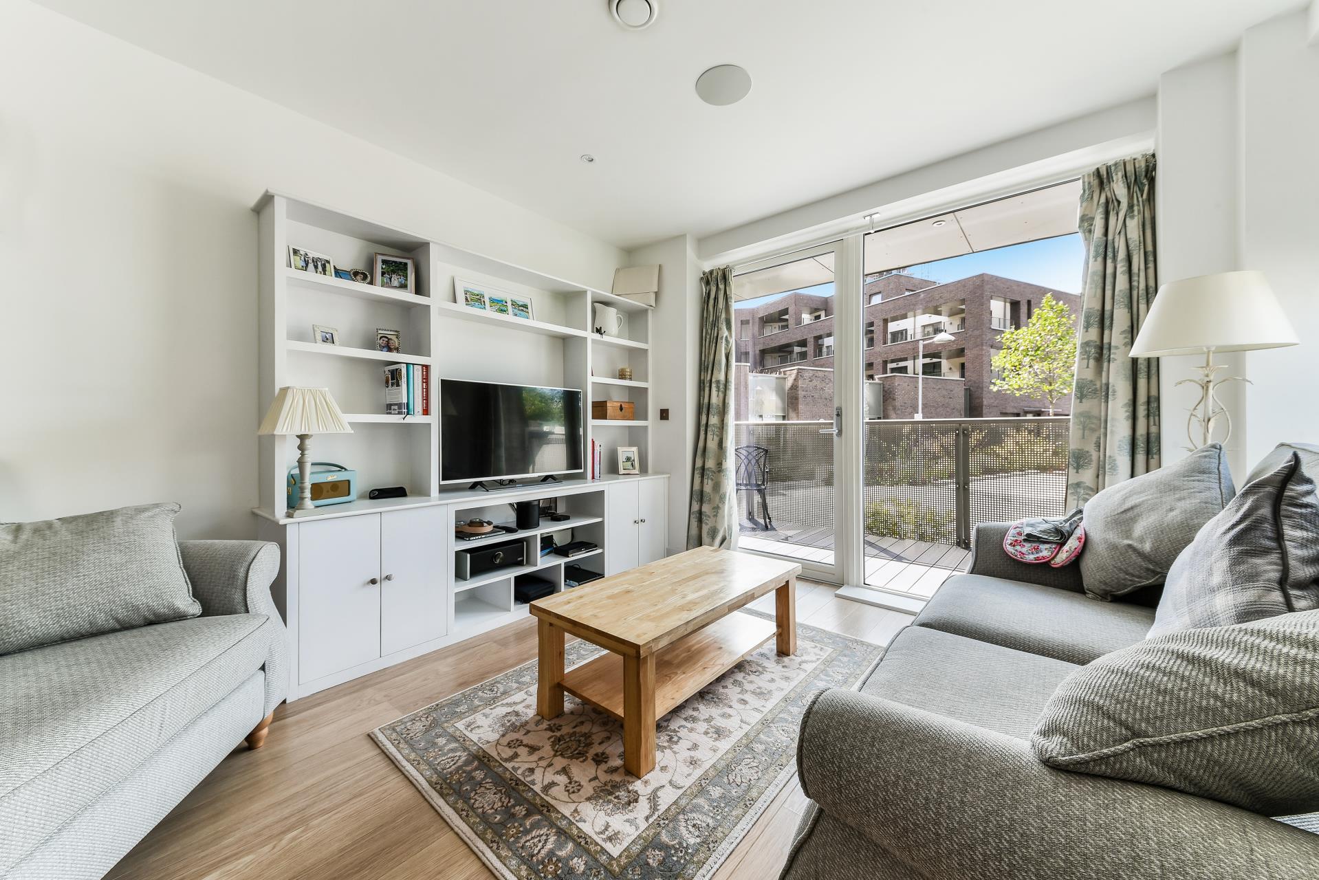 Stockwell Park Walk 2506877 | JOHNS&CO