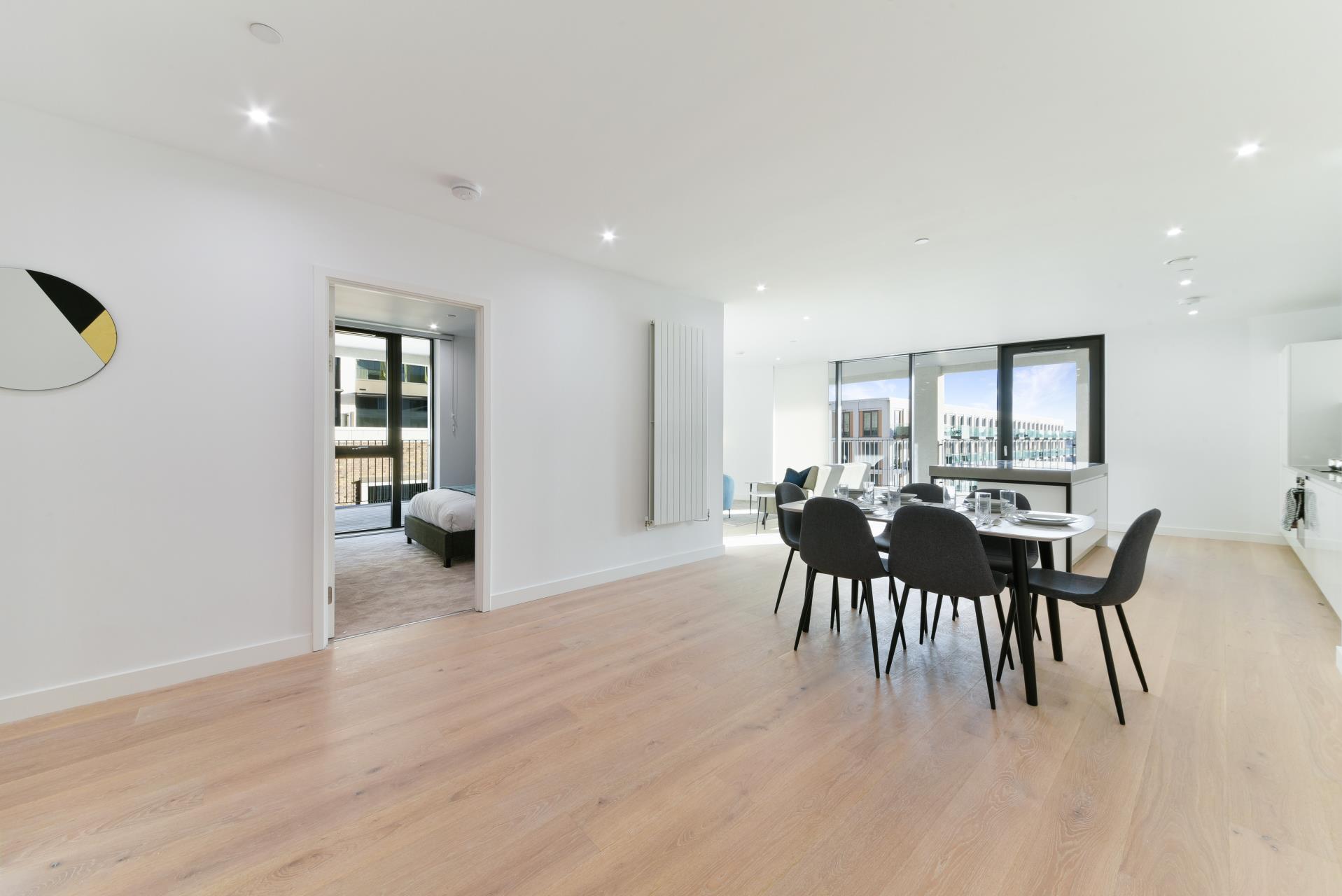 Pinnacle House 2546408 | JOHNS&CO