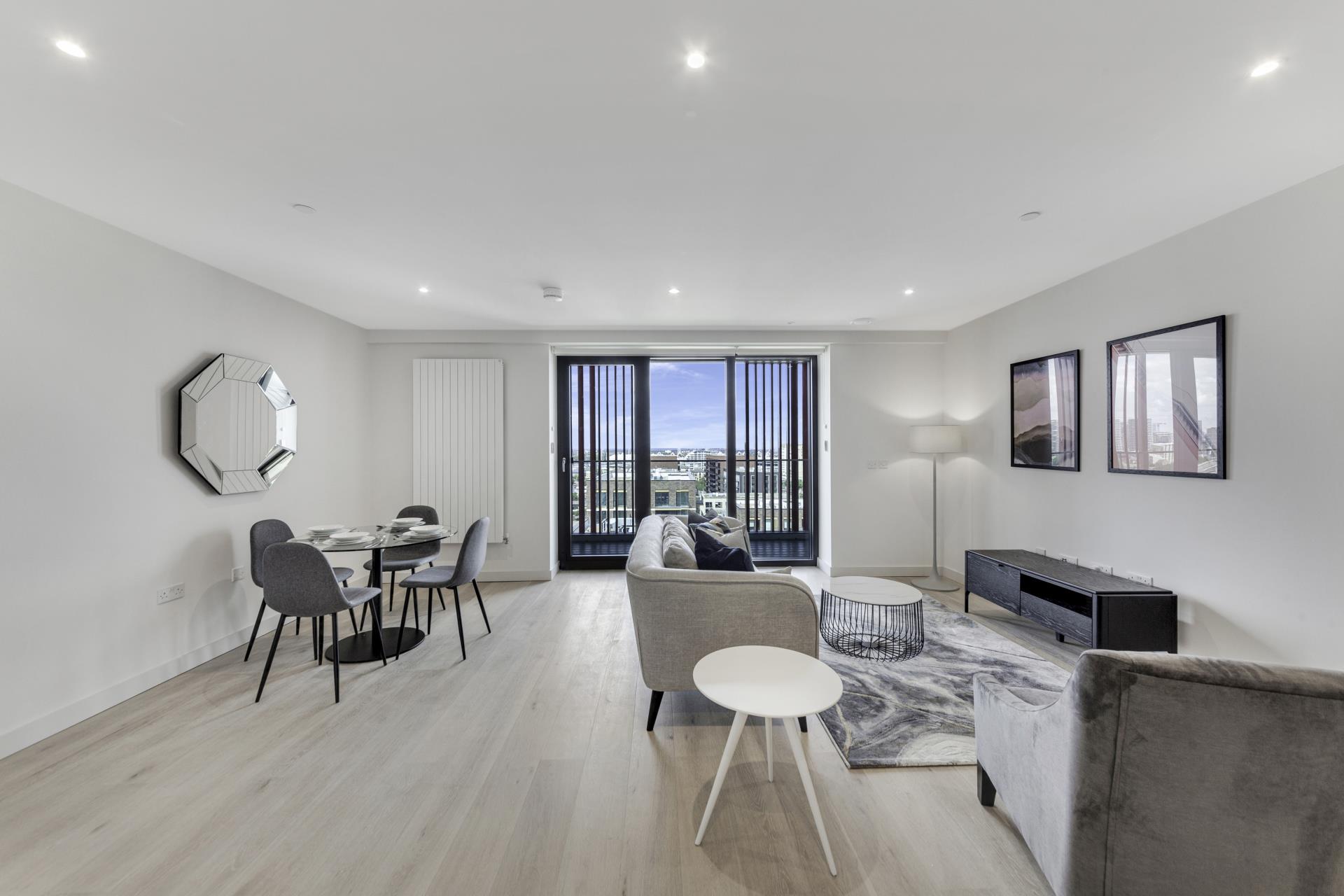 Pinnacle House 2548339 | JOHNS&CO
