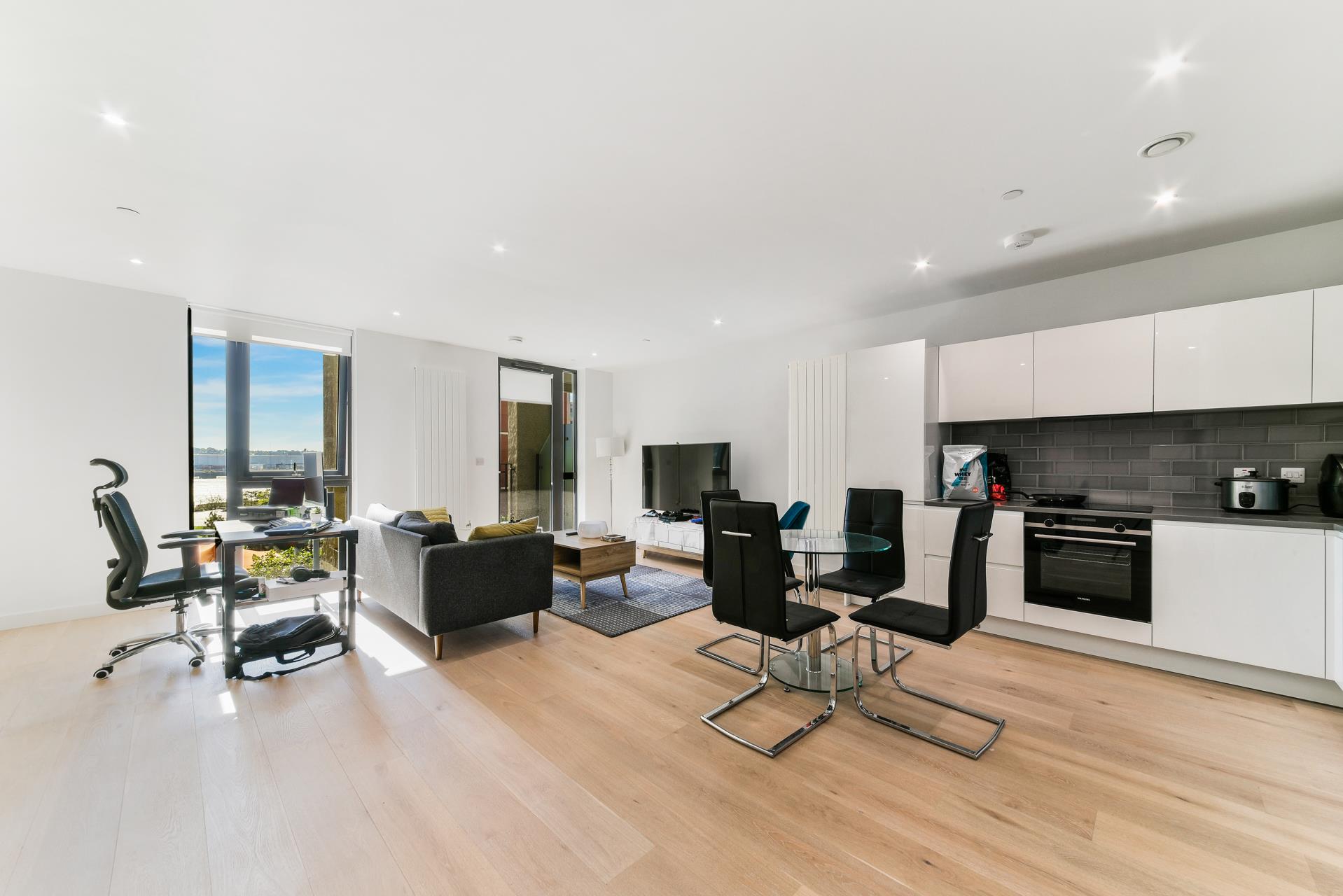 Pinnacle House 2617800 | JOHNS&CO