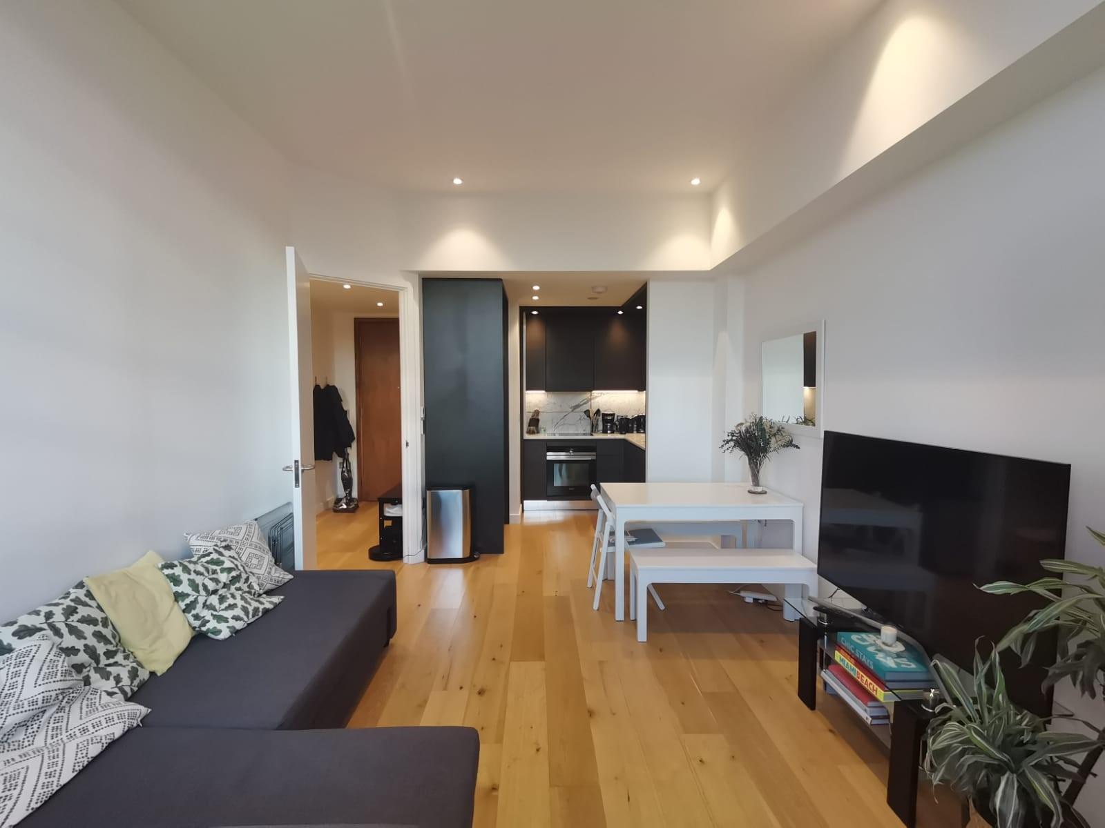 Esther Anne Place 2645737 | JOHNS&CO