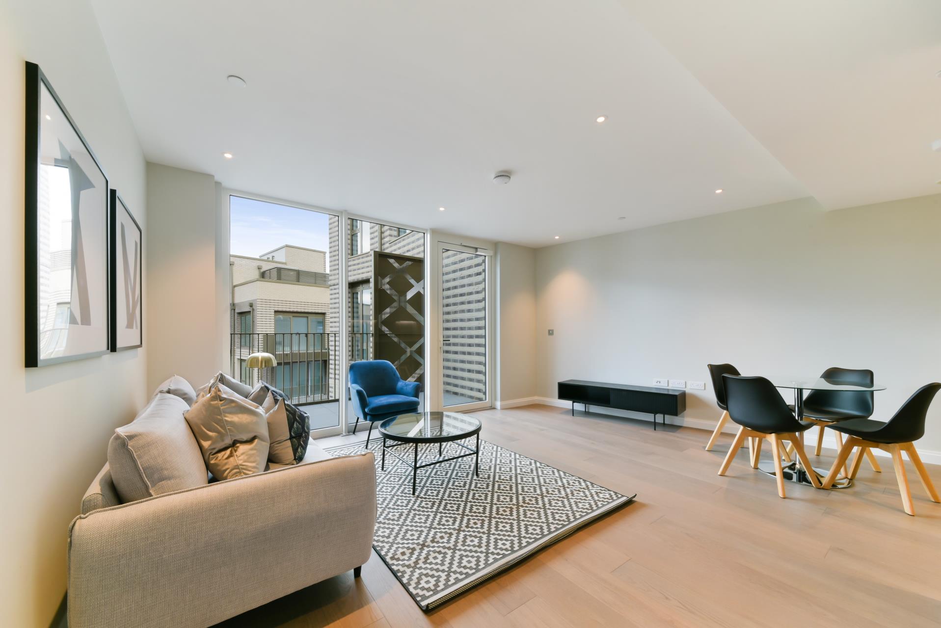 Phoenix Court 2647596 | JOHNS&CO