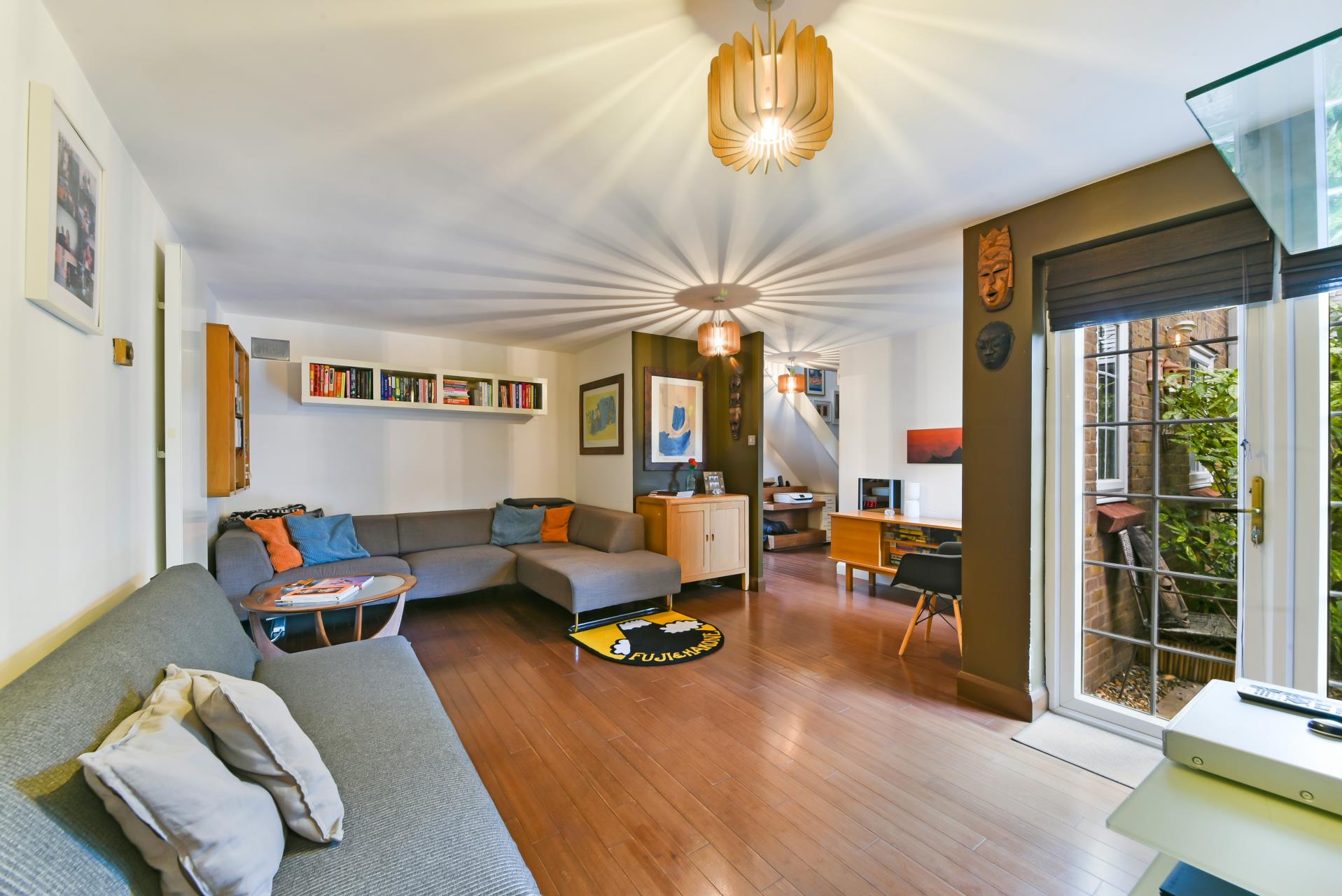 Garnet Street 2648914 | JOHNS&CO