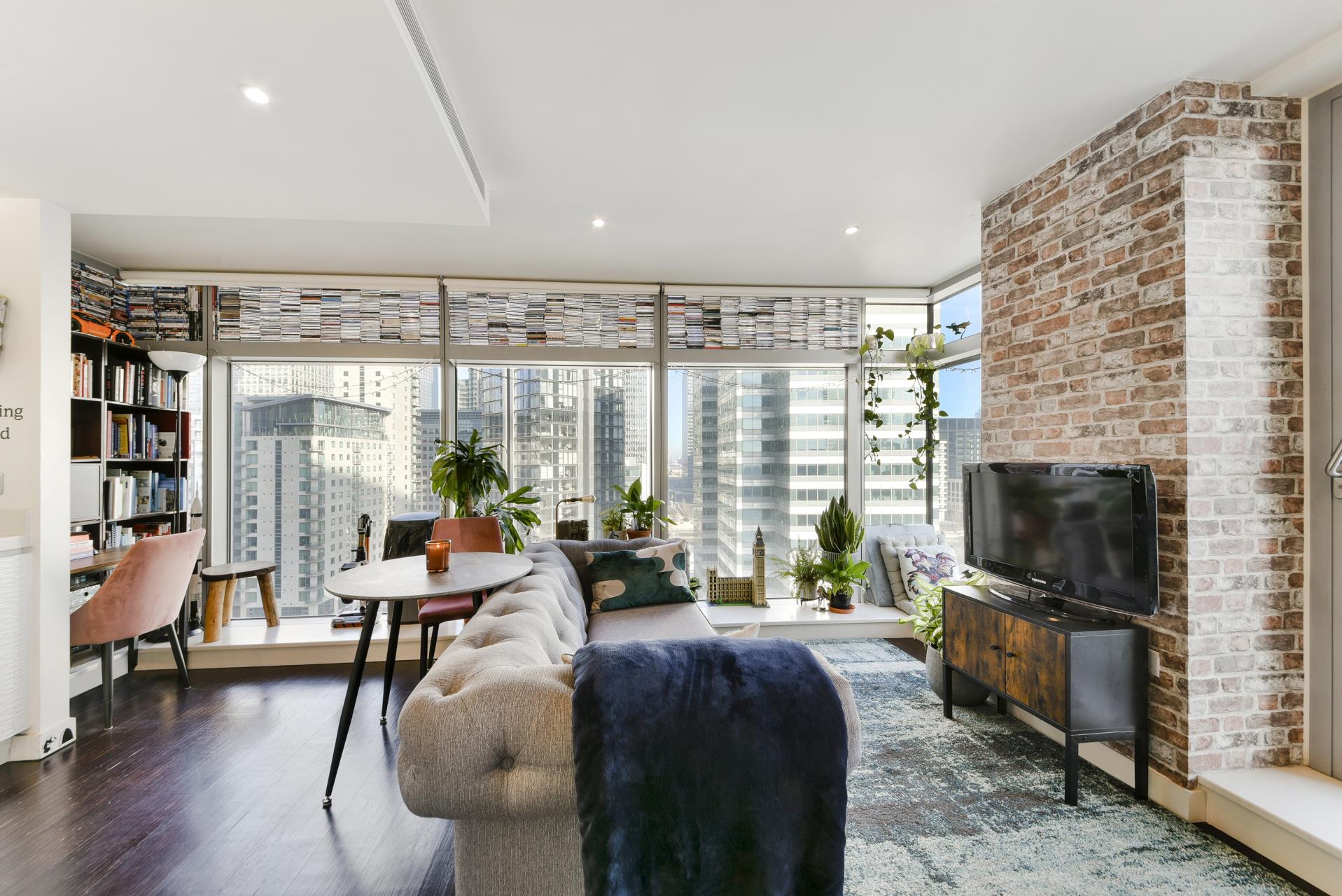 Pan Peninsula Square 2655026 | JOHNS&CO