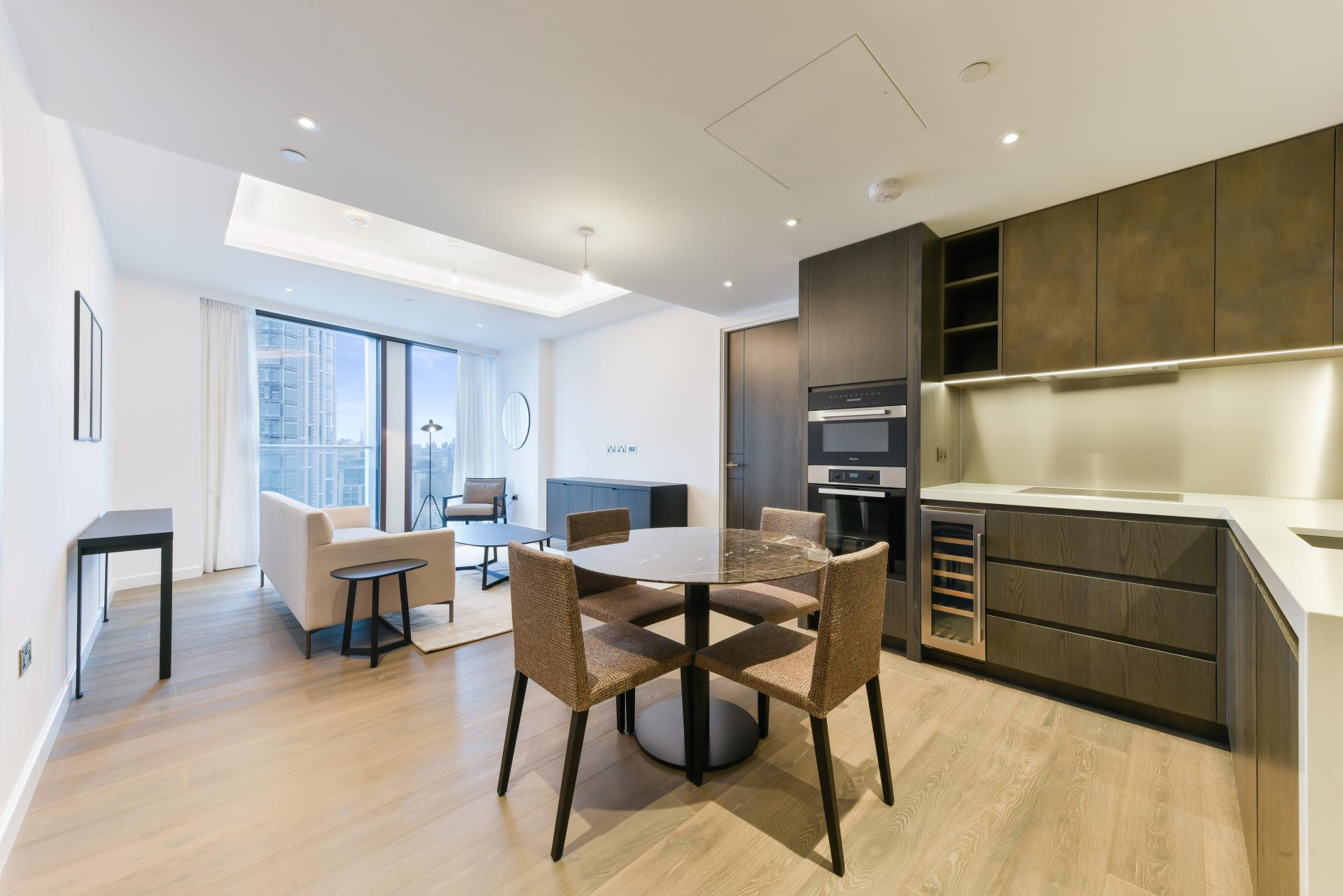 One Thames City 2658079 | JOHNS&CO