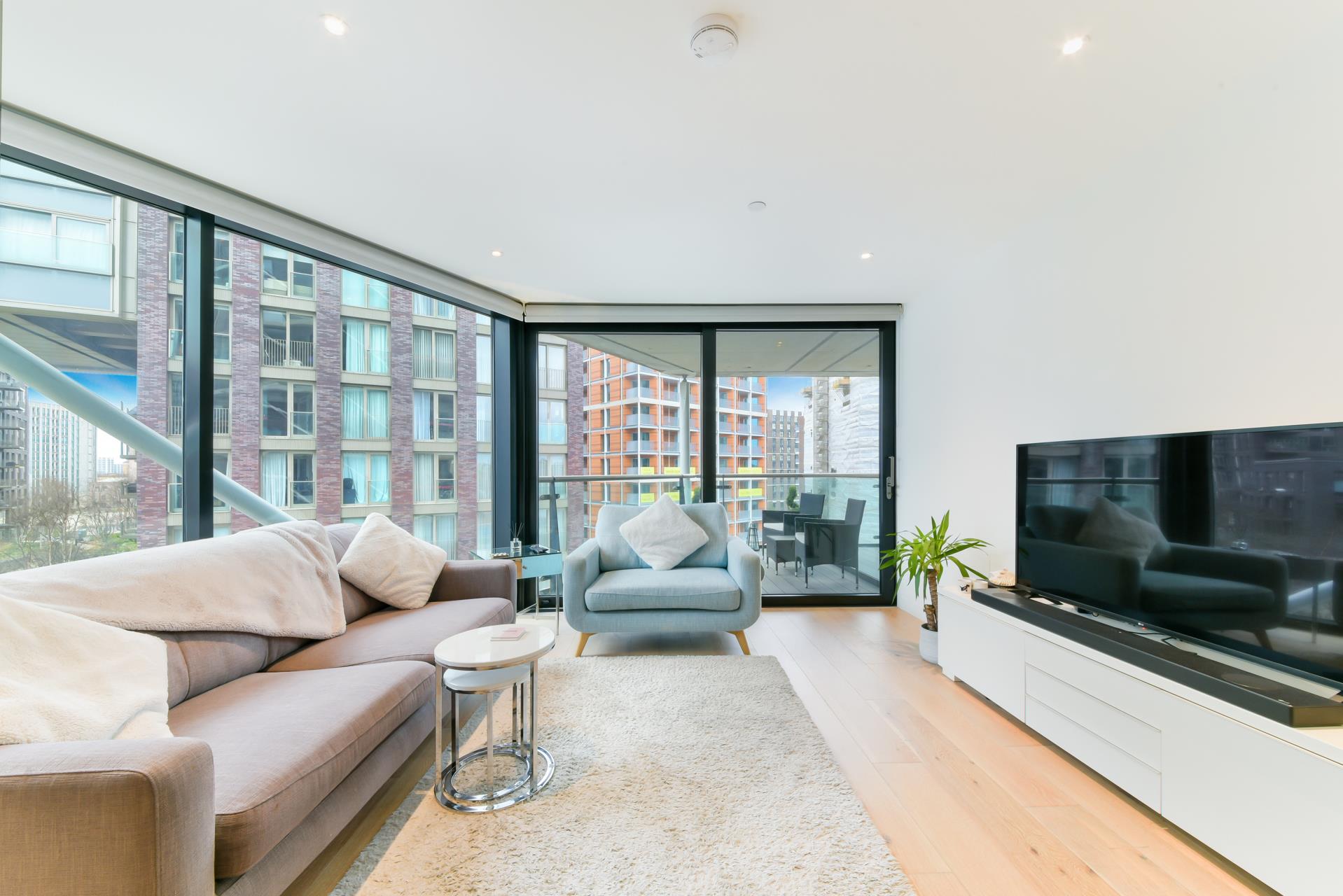 Riverlight Quay 2658136 | JOHNS&CO