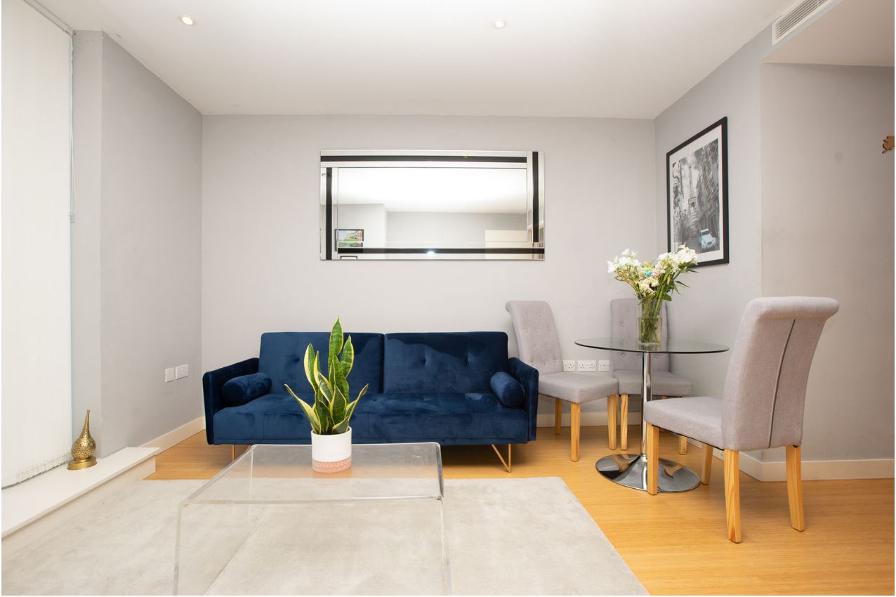 Pan Peninsula 2361073 | JOHNS&CO