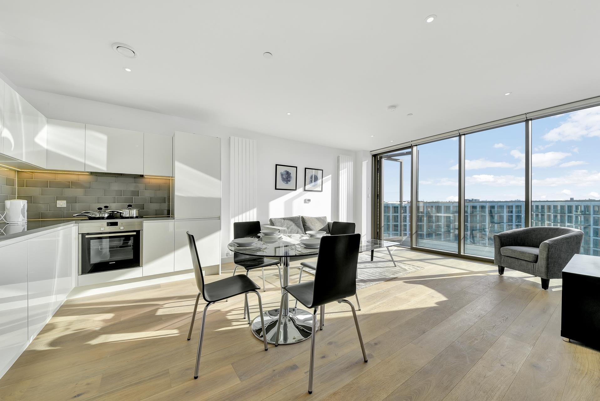 Commodore House 2425681 | JOHNS&CO